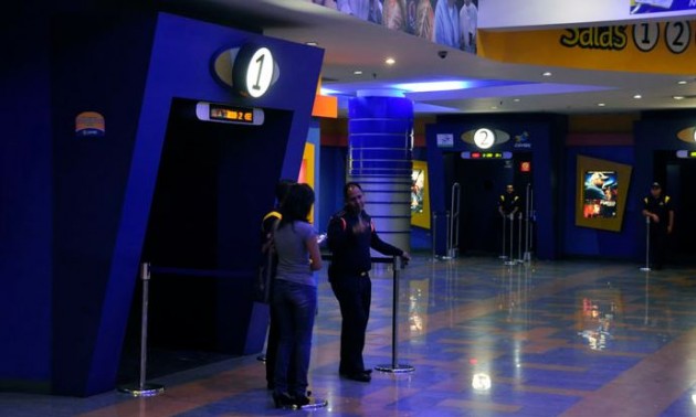 Jóvenes generan pánico en Cinex del Metrópolis