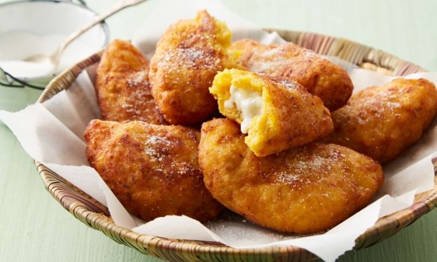 Empanadas de Plátano Maduro y Queso Empanadas de Plátano Maduro y Queso