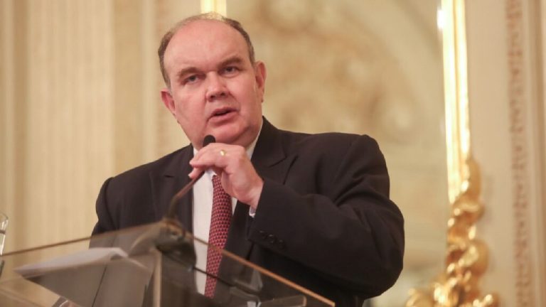 El ultraderechista López Aliaga pide suspender la proclamación de ...